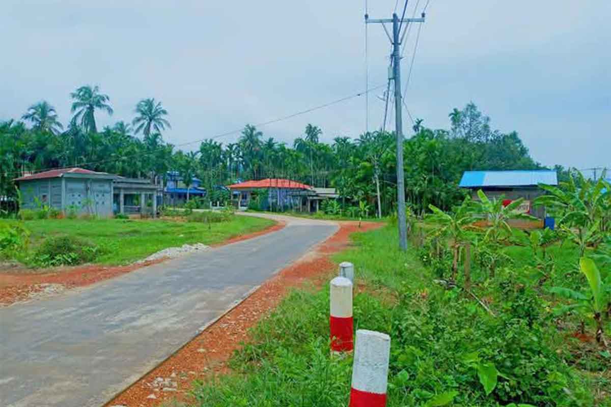 ရေဖြူ ပယရွာနှင့်ဇာဒီရွာအကြားရှိ ရှားကုန်းစစ်ကောင်စီဂိတ် မီးရှို့ခံရ ...